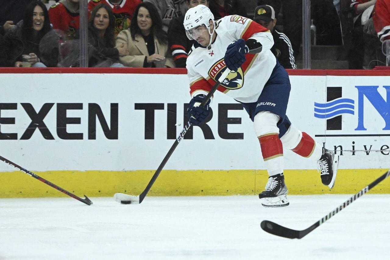 Chicago Blackhawks Secure 5-2 Victory Over Florida Panthers with Strong ...
