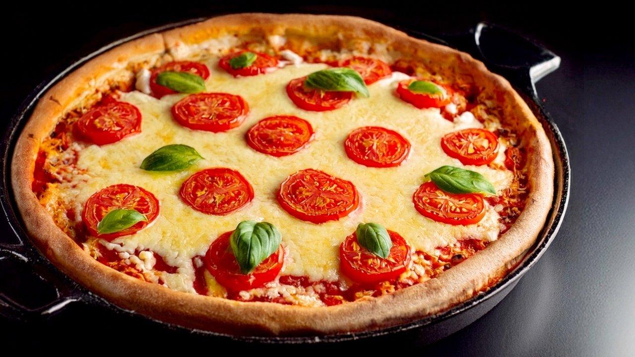 Skillet Pizza – Fast Food Without Yea... | Esslust | Gan Jing World